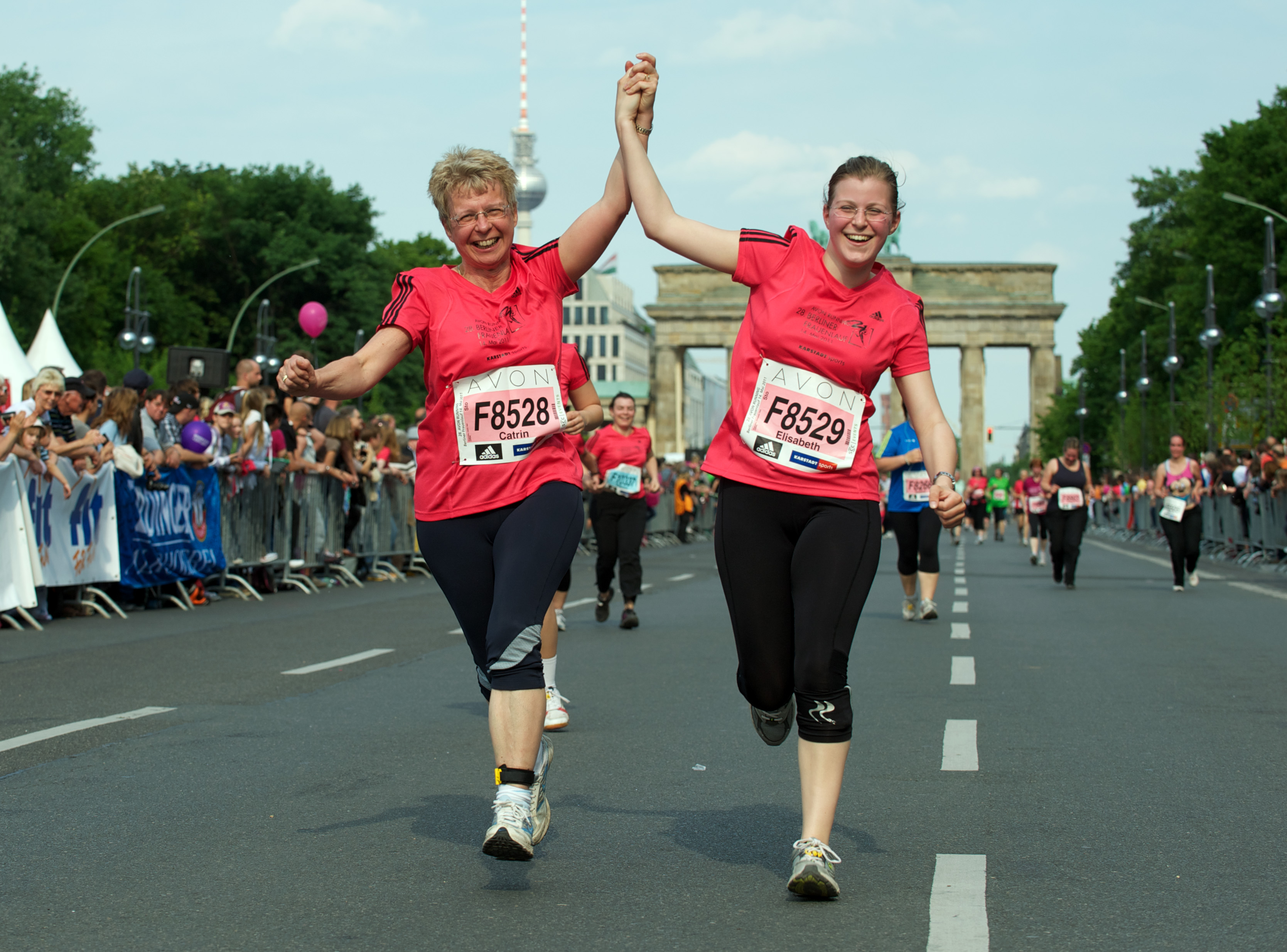 Thousands of Women Runners and a Great Atmosphere in Berlin » Take The ...